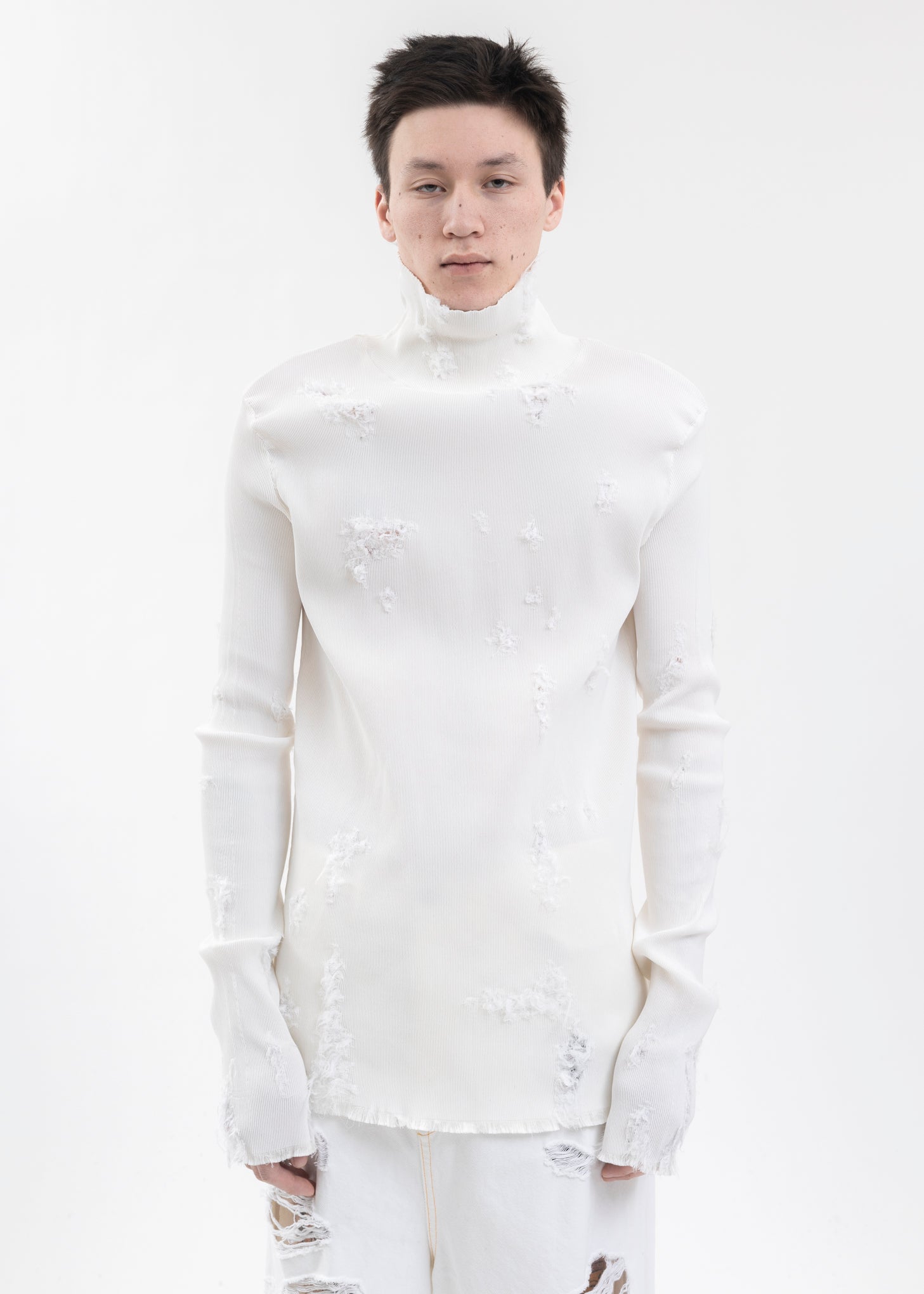 WHITE DESTROYED TURTLENECK PULLOVER – 017 Shop