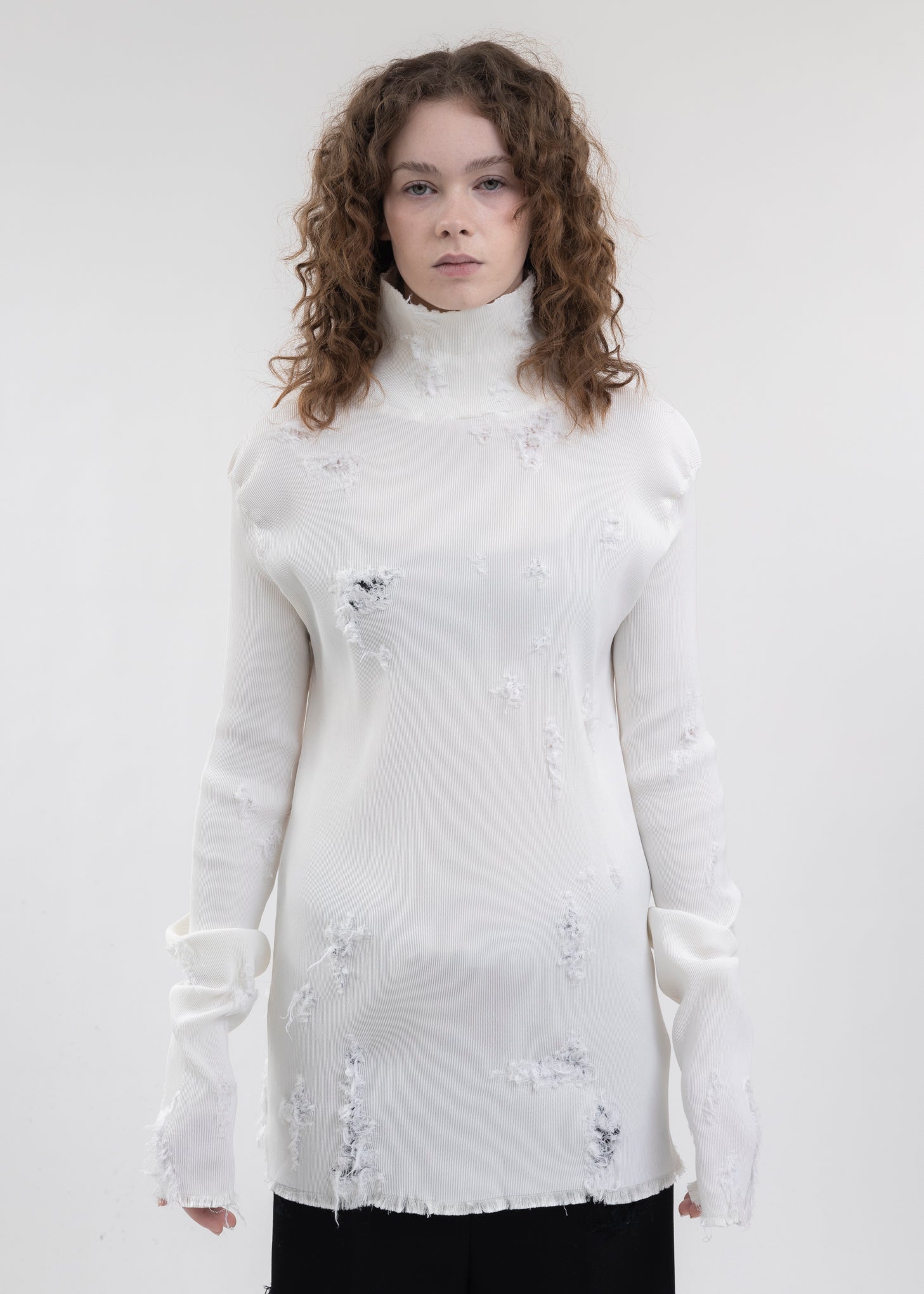 WHITE DESTROYED TURTLENECK PULLOVER – 017 Shop