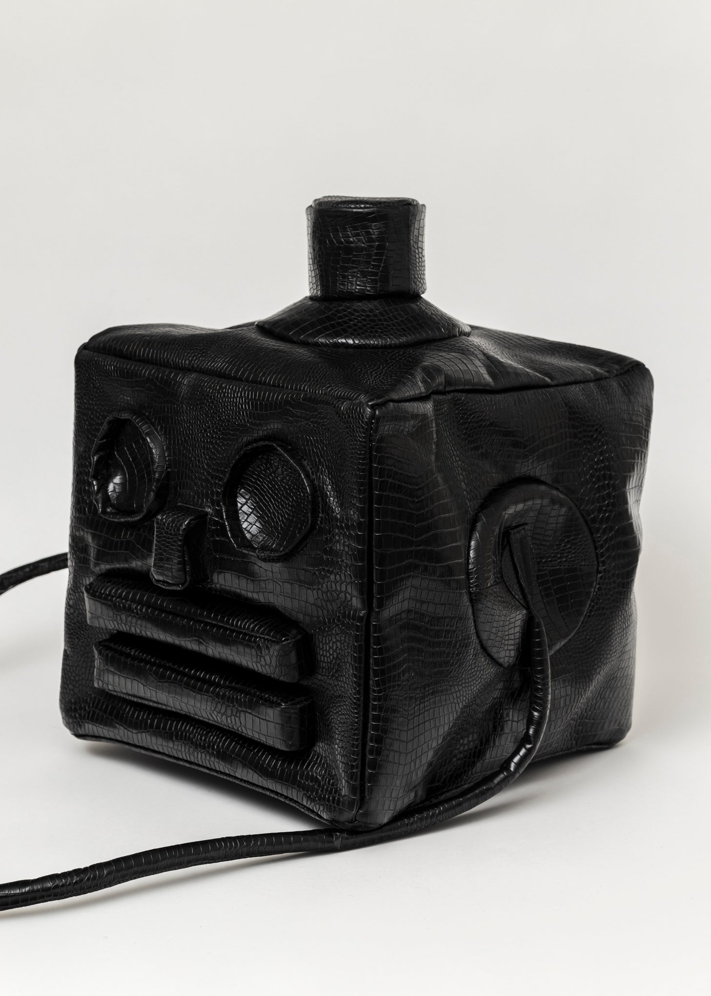 BLACK ROBOT HEAD BAG / LARGE – 017 Shop