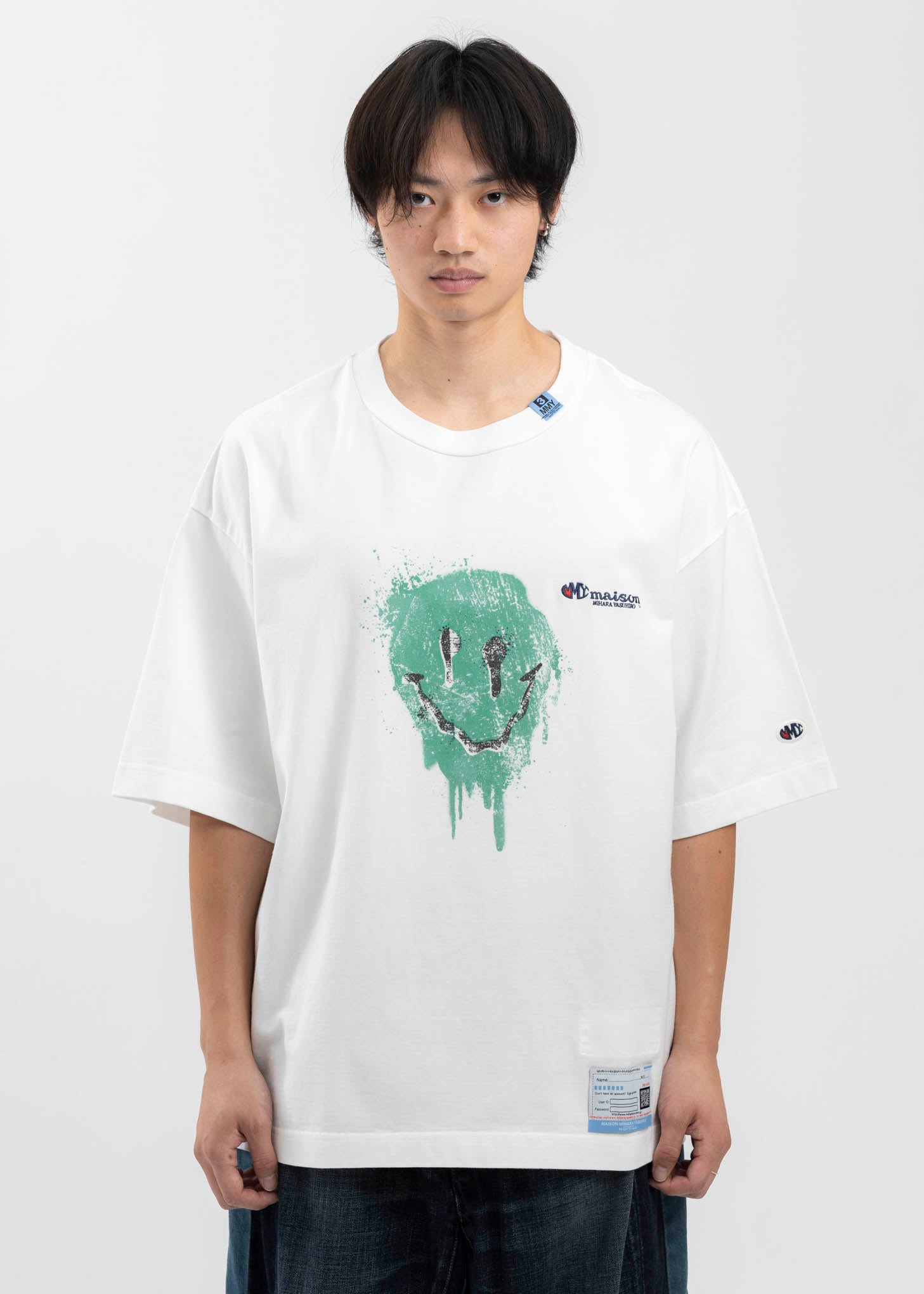 White Smiley Face Printed Tee – 017 Shop