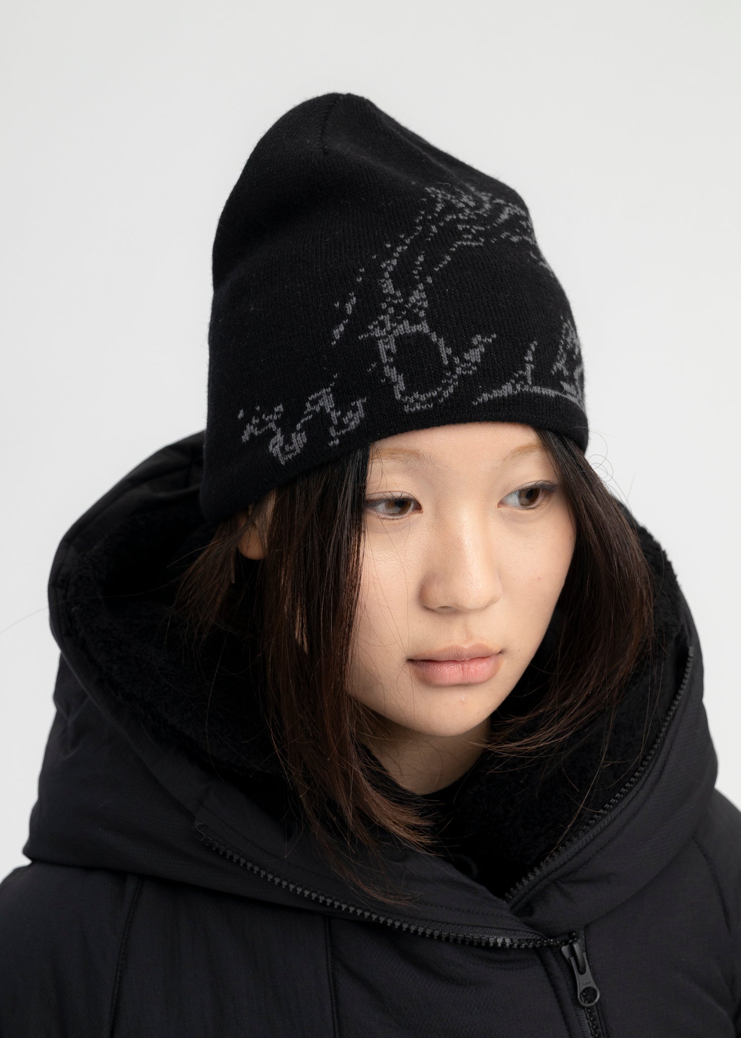 BLACK GRAPHIC BEANIE – 017 Shop