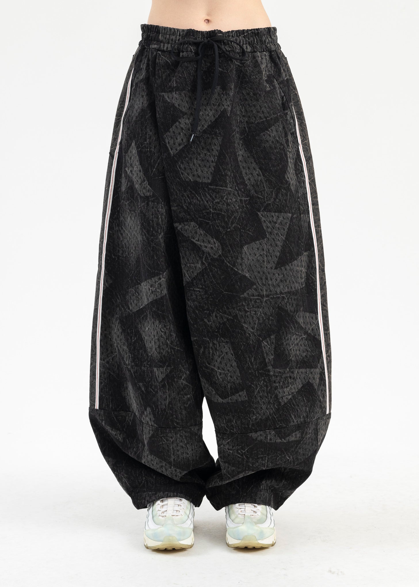 EUPHORIC BLACK LAMAR PATTERN WASHED JEANS – 017 Shop