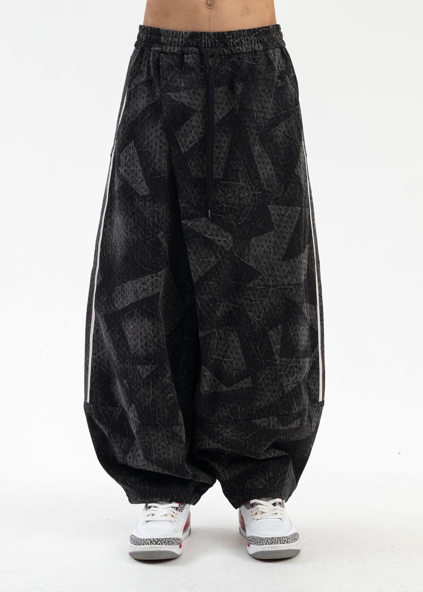 EUPHORIC BLACK LAMAR PATTERN WASHED JEANS – 017 Shop