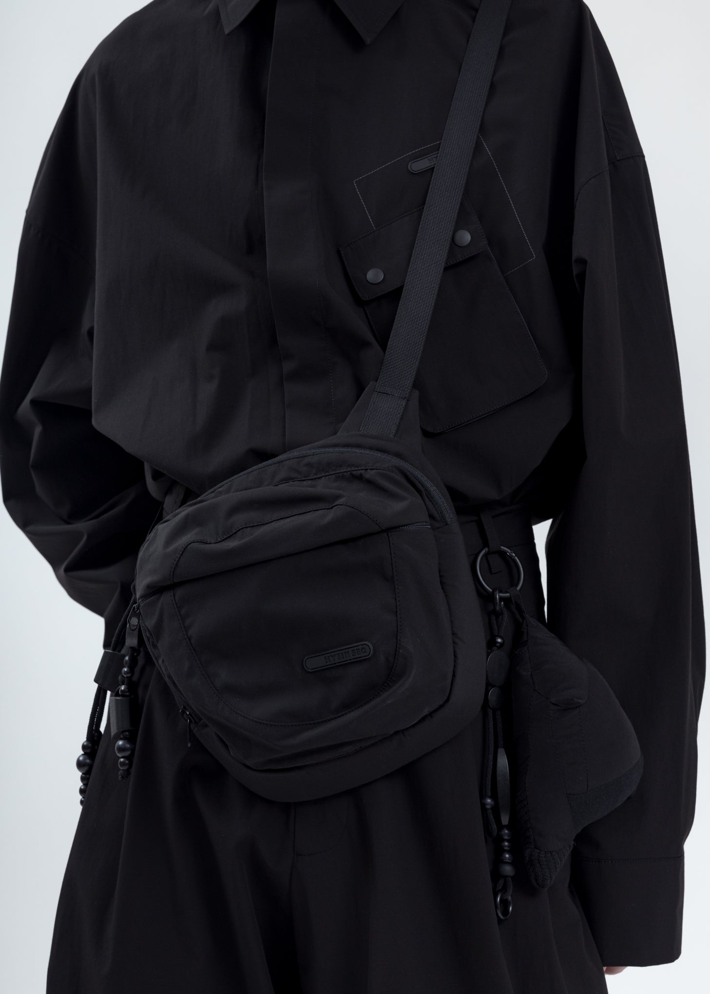 Black Logo Cross Bag – 017 Shop