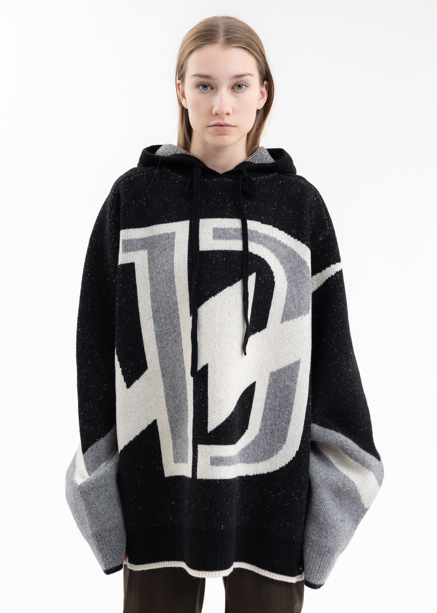 BLACK THUNDER D LOGO GRAPHIC KNIT HOODIE – 017 Shop