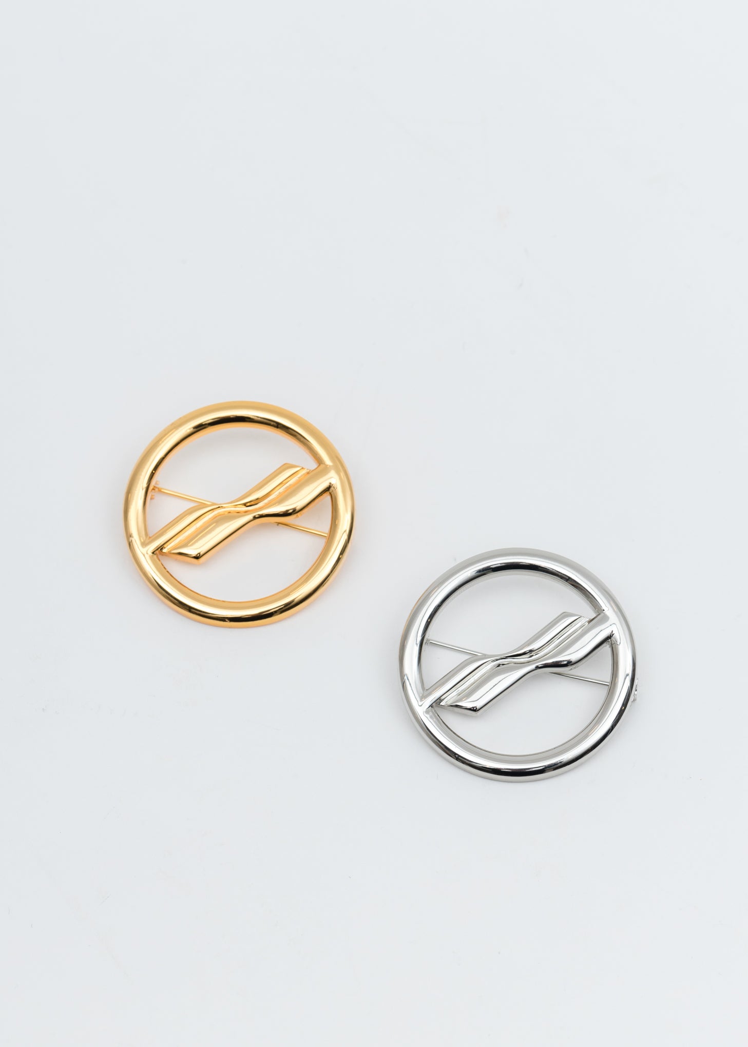 Sliver Circle Logo Brooch – 017 Shop