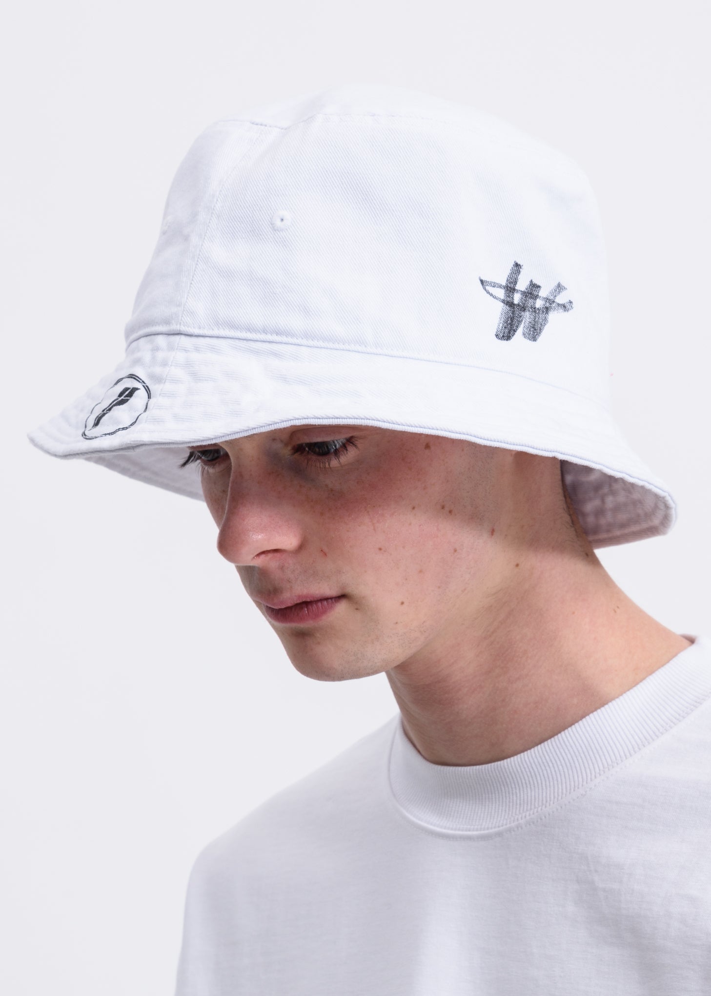 White WD Logo Stamp Bucket Hat – 017 Shop